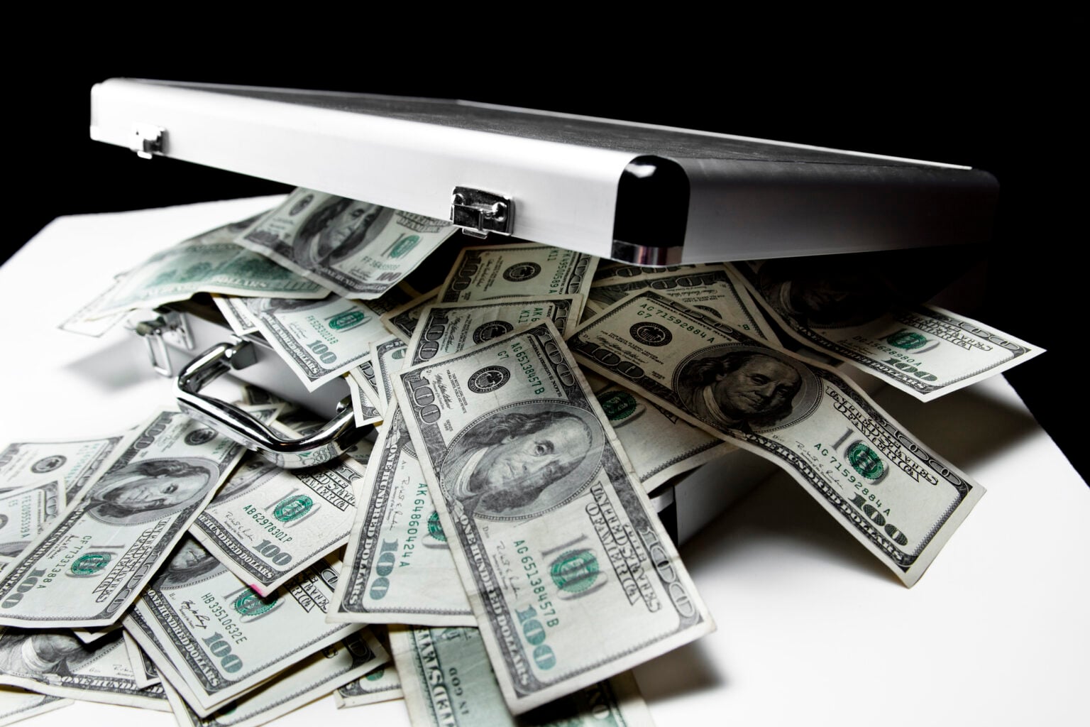 Biglaw Firm Gets On Board With New Associate Salary Scale - Above the Law